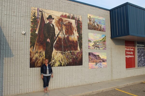 Four murals find homes in Beaverlodge - Town & Country News